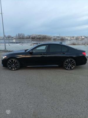 Black BMW 750 2016 in Vilnius, with an engine capacity of 4.40 L and mileage of 205 thousand km for 26000 €, photo 5 on AUTOMOTO.COM.LV