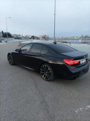 Black BMW 750 2016 in Vilnius, with an engine capacity of 4.40 L and mileage of 205 thousand km for 26000 €, photo 8 on AUTOMOTO.COM.LV