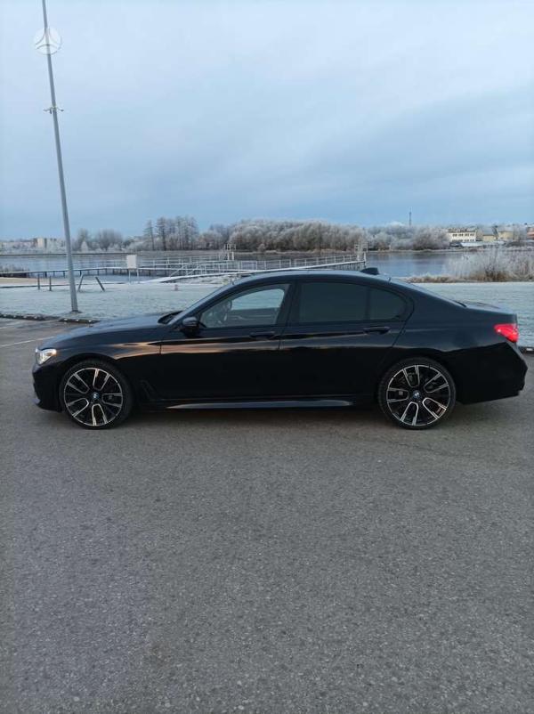 Black BMW 750 2016 in Vilnius, with an engine capacity of 4.40 L and mileage of 205 thousand km for 26000 €, photo 8 on AUTOMOTO.COM.LV