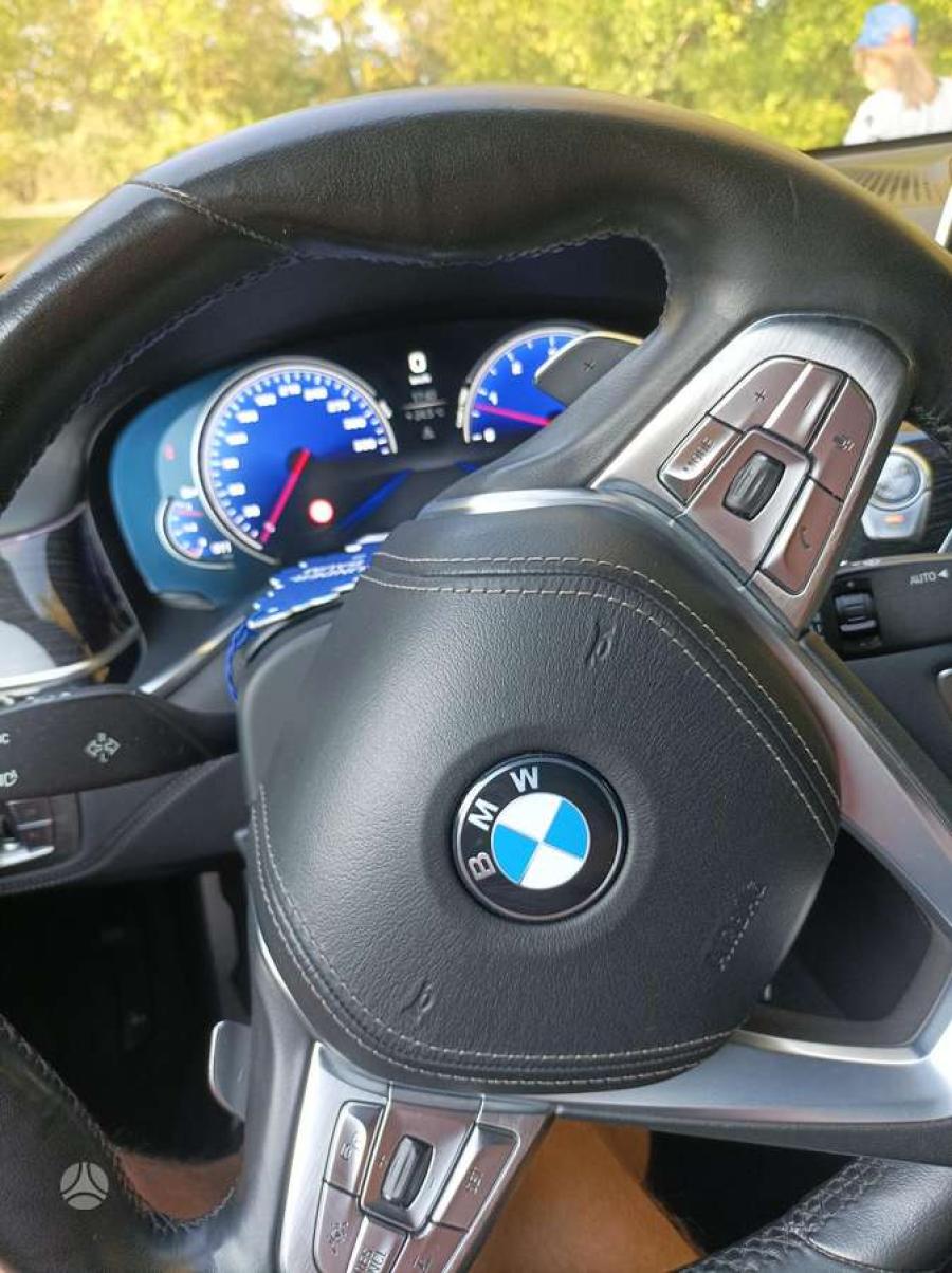 Black BMW 750 2016 in Vilnius, with an engine capacity of 4.40 L and mileage of 205 thousand km for 26000 €, photo 12 on AUTOMOTO.COM.LV