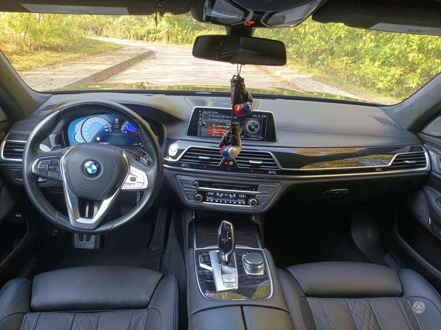 Black BMW 750 2016 in Vilnius, with an engine capacity of 4.40 L and mileage of 205 thousand km for 26000 €, photo 14 on AUTOMOTO.COM.LV