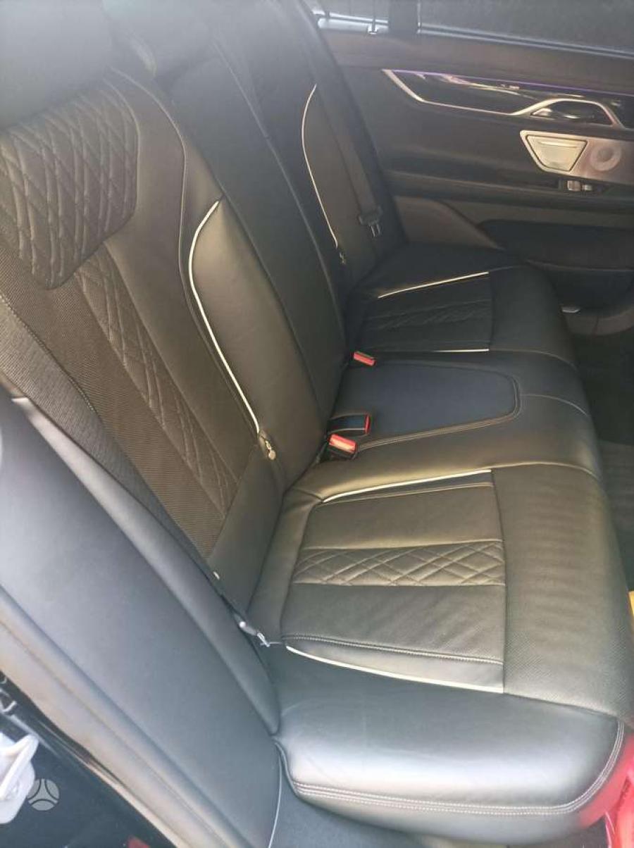 Black BMW 750 2016 in Vilnius, with an engine capacity of 4.40 L and mileage of 205 thousand km for 26000 €, photo 15 on AUTOMOTO.COM.LV