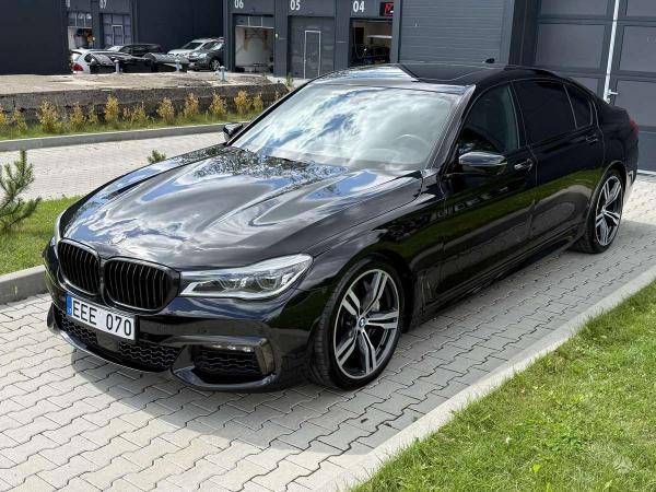 Black BMW 750 2016 in Siauliai, with an engine capacity of 4.40 L and mileage of 187 thousand km for 26000 €, photo 3 on AUTOMOTO.COM.LV