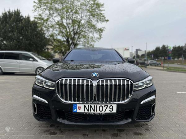Melns BMW 750 2016 Viļņa, ar dzinēja tilpumu 4.40 L un nobraukumu 194 tūkst. km par 24000 €, foto 3 vietnē AUTOMOTO.COM.LV