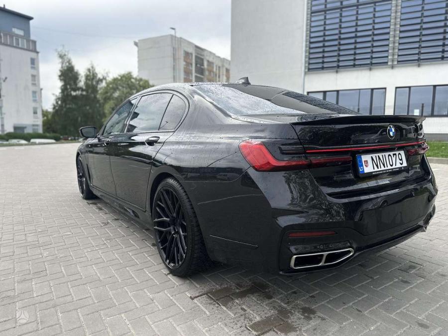 Melns BMW 750 2016 Viļņa, ar dzinēja tilpumu 4.40 L un nobraukumu 194 tūkst. km par 24000 €, foto 5 vietnē AUTOMOTO.COM.LV