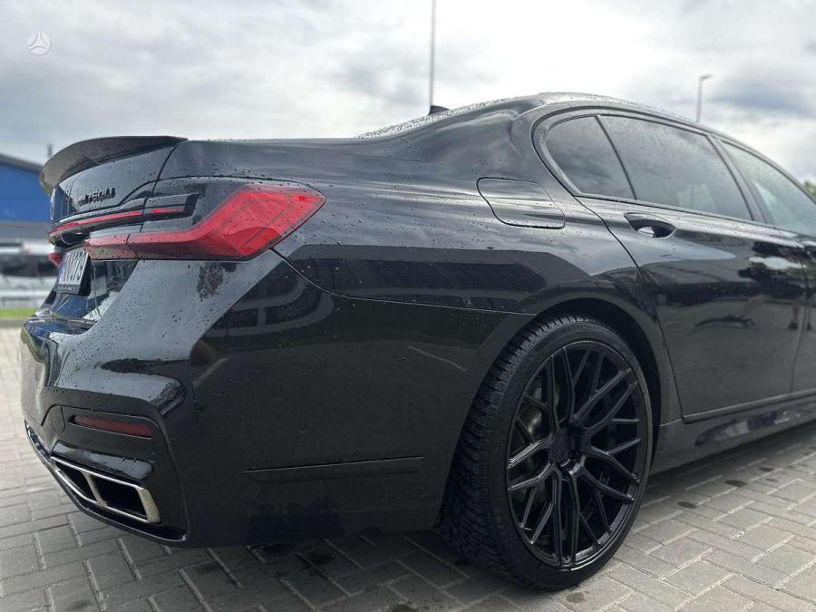 Melns BMW 750 2016 Viļņa, ar dzinēja tilpumu 4.40 L un nobraukumu 194 tūkst. km par 24000 €, foto 7 vietnē AUTOMOTO.COM.LV