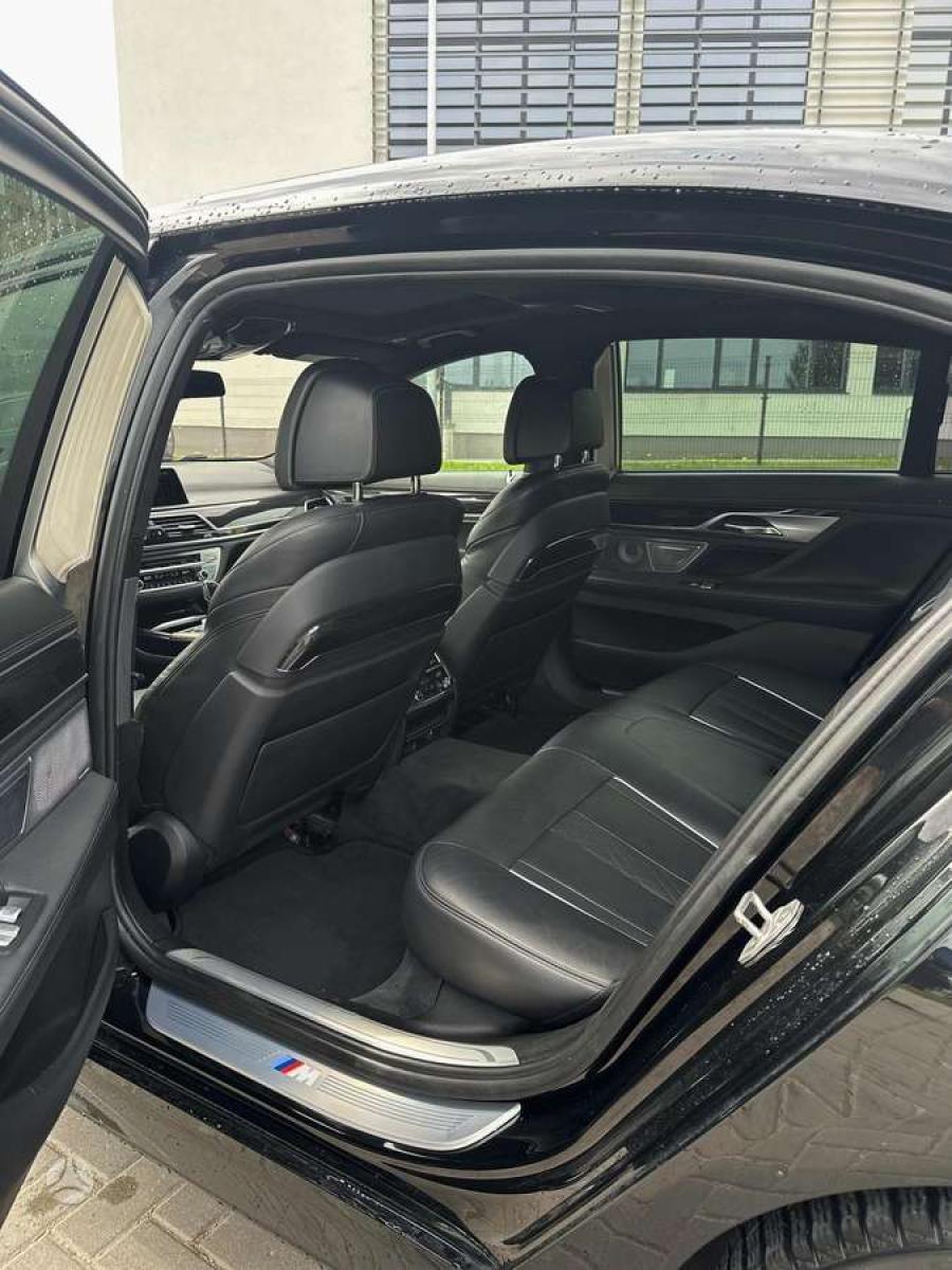 Melns BMW 750 2016 Viļņa, ar dzinēja tilpumu 4.40 L un nobraukumu 194 tūkst. km par 24000 €, foto 21 vietnē AUTOMOTO.COM.LV