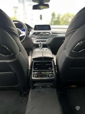 Melns BMW 750 2016 Viļņa, ar dzinēja tilpumu 4.40 L un nobraukumu 194 tūkst. km par 24000 €, foto 22 vietnē AUTOMOTO.COM.LV