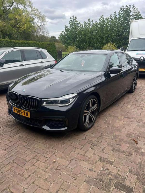 Black BMW 750 2017 in Ukmerge, with an engine capacity of 2.99 L and mileage of 300 thousand km for 14850 €, photo 1 on AUTOMOTO.COM.LV