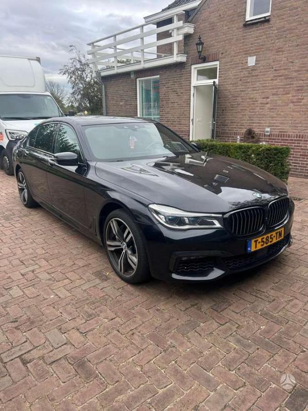 Black BMW 750 2017 in Ukmerge, with an engine capacity of 2.99 L and mileage of 300 thousand km for 14850 €, photo 2 on AUTOMOTO.COM.LV