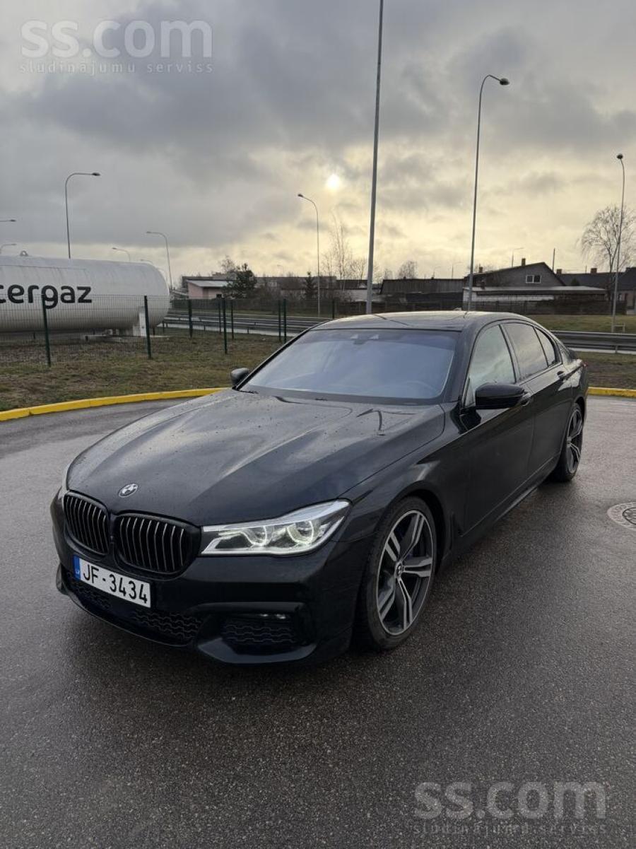 Black BMW 750 2017 in Daugavpils, with an engine capacity of 3.00 L and mileage of 159 thousand km for 35000 €, photo 1 on AUTOMOTO.COM.LV