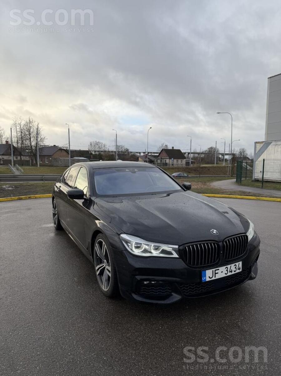 Black BMW 750 2017 in Daugavpils, with an engine capacity of 3.00 L and mileage of 159 thousand km for 35000 €, photo 2 on AUTOMOTO.COM.LV