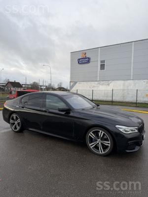 Black BMW 750 2017 in Daugavpils, with an engine capacity of 3.00 L and mileage of 159 thousand km for 35000 €, photo 3 on AUTOMOTO.COM.LV