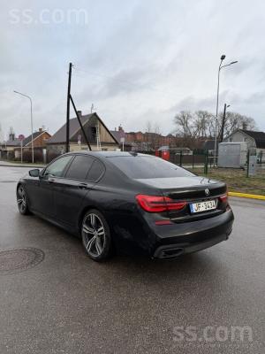 Black BMW 750 2017 in Daugavpils, with an engine capacity of 3.00 L and mileage of 159 thousand km for 35000 €, photo 5 on AUTOMOTO.COM.LV