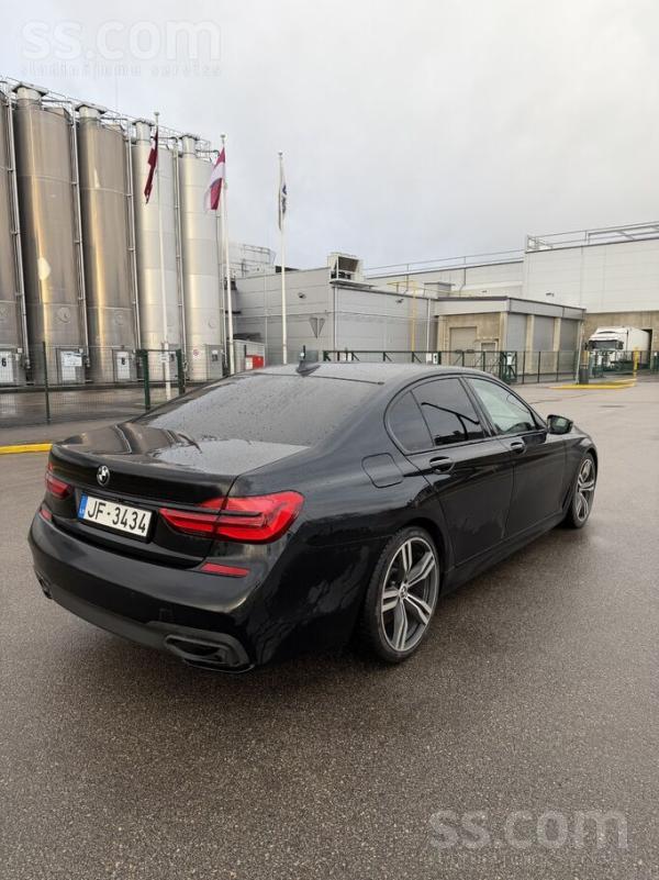 Black BMW 750 2017 in Daugavpils, with an engine capacity of 3.00 L and mileage of 159 thousand km for 35000 €, photo 7 on AUTOMOTO.COM.LV