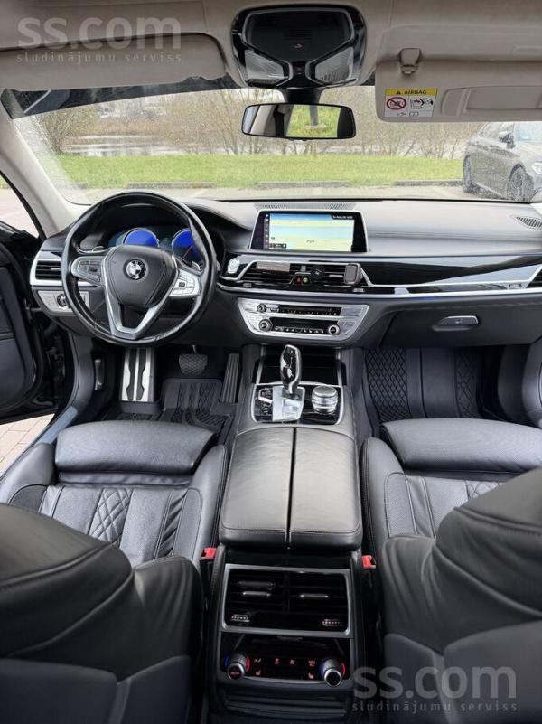 Black BMW 750 2017 in Daugavpils, with an engine capacity of 3.00 L and mileage of 159 thousand km for 35000 €, photo 8 on AUTOMOTO.COM.LV