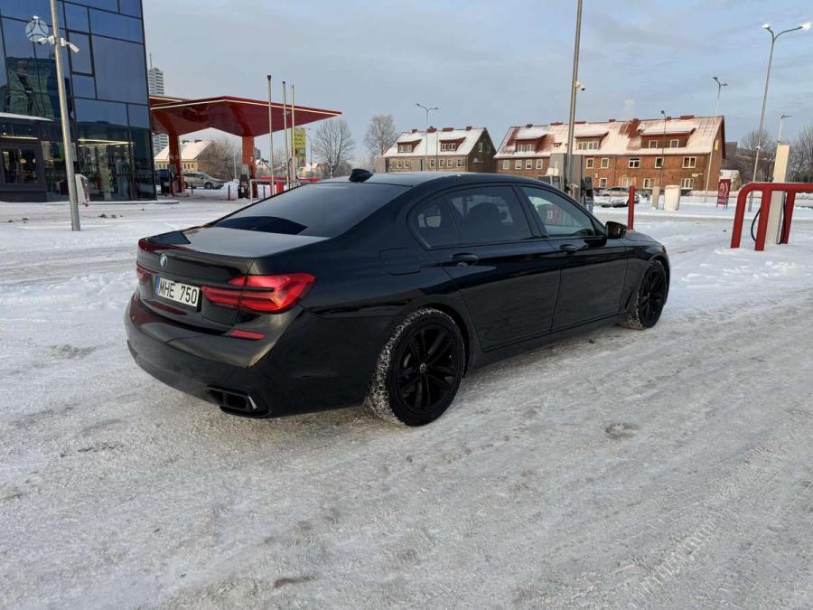 Melns BMW 750 2017 Klaipėda, ar dzinēja tilpumu 4.40 L un nobraukumu 168 tūkst. km par 22500 €, foto 10 vietnē AUTOMOTO.COM.LV