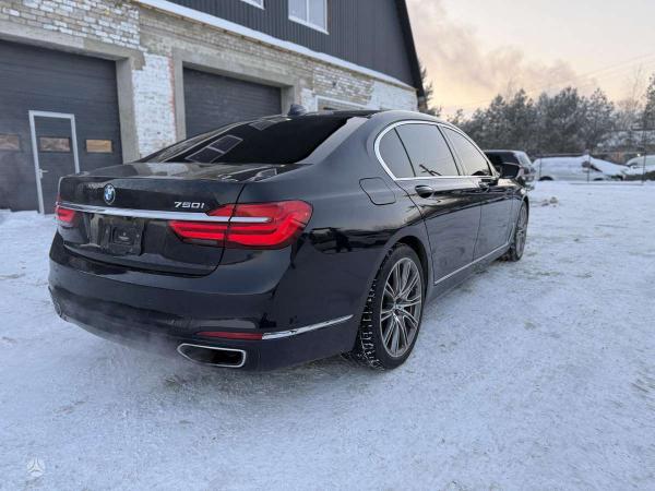 Black BMW 750 2017 in Kaunas, with an engine capacity of 4.40 L and mileage of 227 thousand km for 14200 €, photo 3 on AUTOMOTO.COM.LV