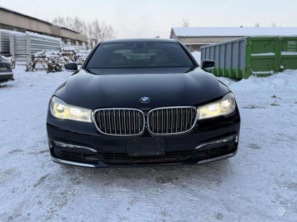 Black BMW 750 2017 in Kaunas, with an engine capacity of 4.40 L and mileage of 227 thousand km for 14200 €, photo 5 on AUTOMOTO.COM.LV