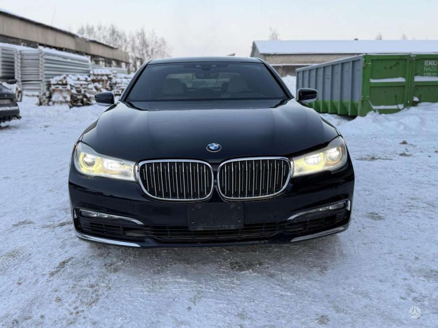 Melns BMW 750 2017 Kauņa, ar dzinēja tilpumu 4.40 L un nobraukumu 227 tūkst. km par 14200 €, foto 5 vietnē AUTOMOTO.COM.LV