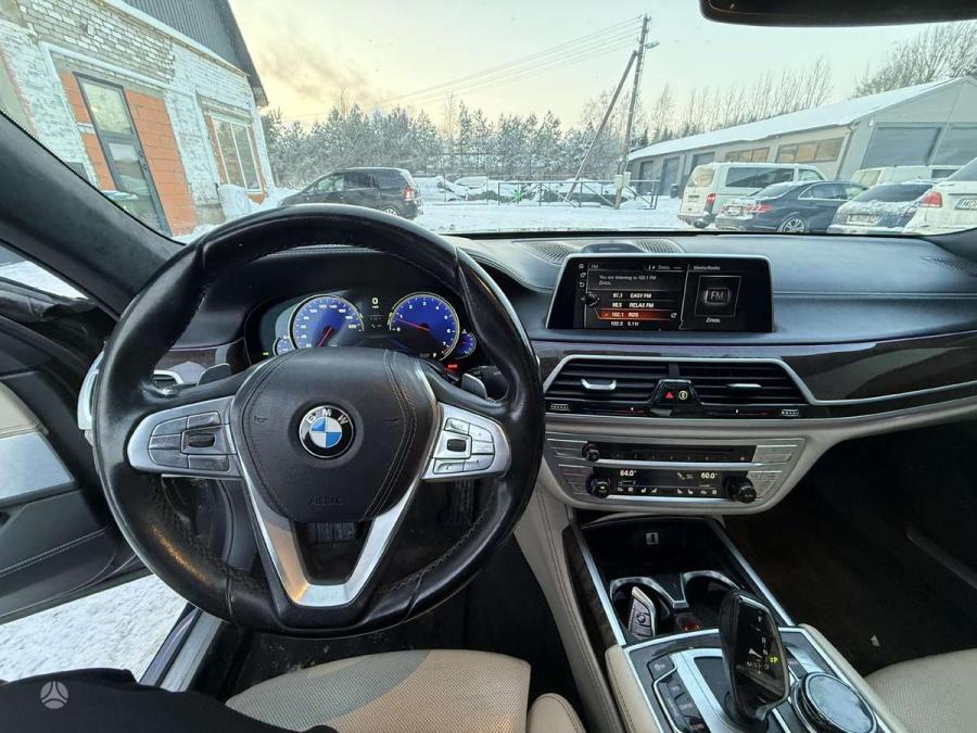 Melns BMW 750 2017 Kauņa, ar dzinēja tilpumu 4.40 L un nobraukumu 227 tūkst. km par 14200 €, foto 12 vietnē AUTOMOTO.COM.LV