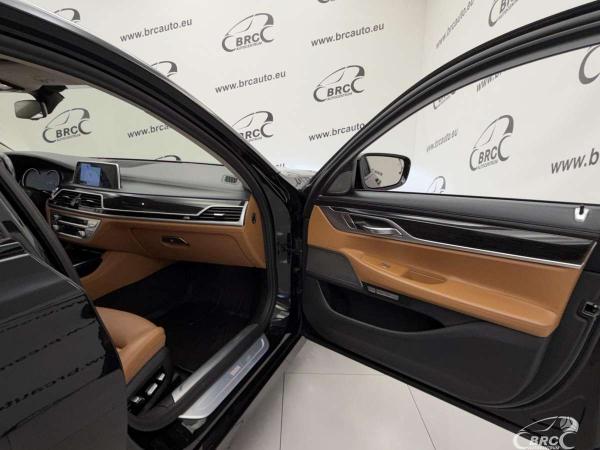 Black BMW 750 2017 in Vilnius, with an engine capacity of 2.99 L and mileage of 289 thousand km for 22500 €, photo 9 on AUTOMOTO.COM.LV