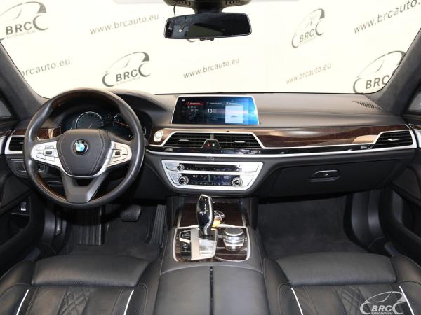Black BMW 750 2017 in Avizieniai, with an engine capacity of 4.40 L and mileage of 113 thousand km for 24900 €, photo 3 on AUTOMOTO.COM.LV