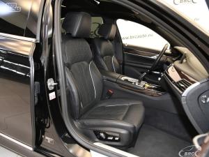 Black BMW 750 2017 in Avizieniai, with an engine capacity of 4.40 L and mileage of 113 thousand km for 24900 €, photo 8 on AUTOMOTO.COM.LV