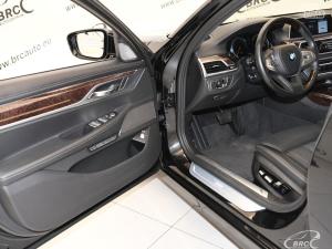 Black BMW 750 2017 in Avizieniai, with an engine capacity of 4.40 L and mileage of 113 thousand km for 24900 €, photo 18 on AUTOMOTO.COM.LV
