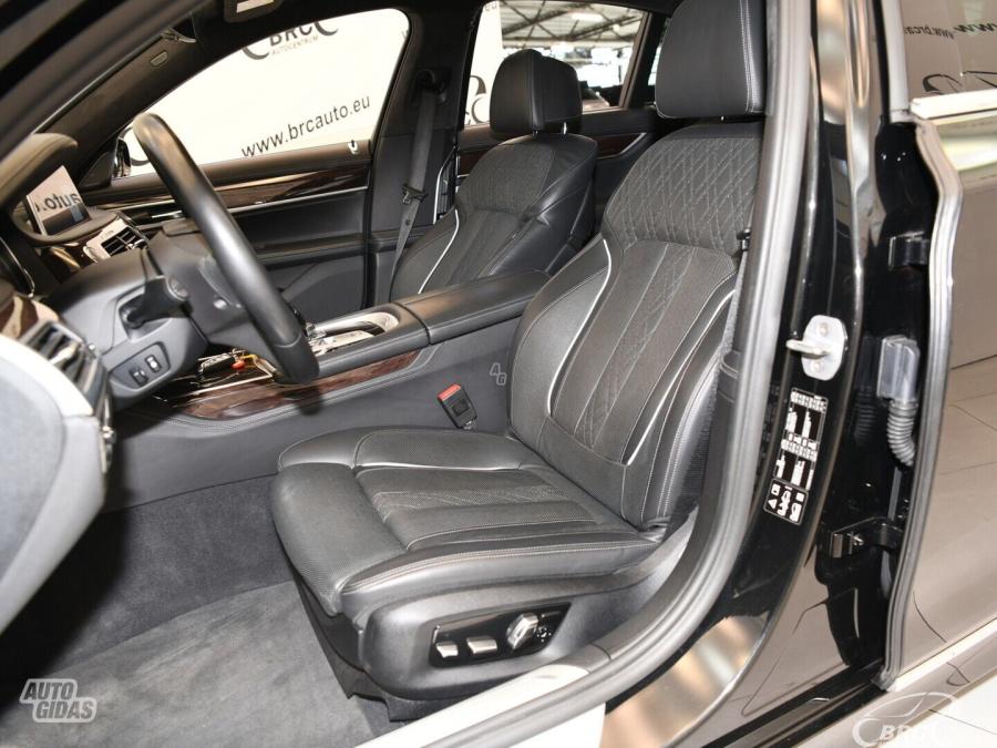 Black BMW 750 2017 in Avizieniai, with an engine capacity of 4.40 L and mileage of 113 thousand km for 24900 €, photo 22 on AUTOMOTO.COM.LV