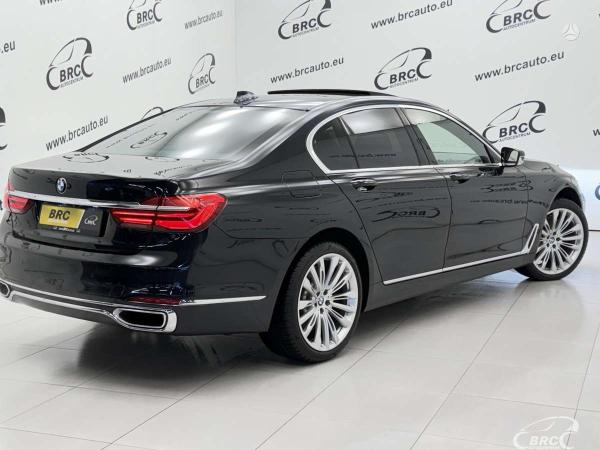Black BMW 750 2017 in Vilnius, with an engine capacity of 4.40 L and mileage of 113 thousand km for 24900 €, photo 3 on AUTOMOTO.COM.LV