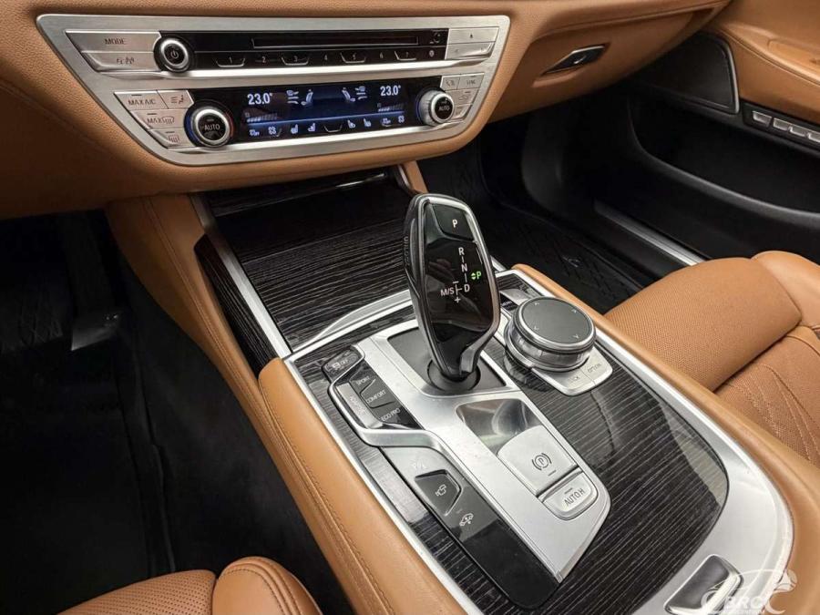 Melns BMW 750 2017 Viļņa, ar dzinēja tilpumu 2.99 L un nobraukumu 289 tūkst. km par 20500 €, foto 28 vietnē AUTOMOTO.COM.LV
