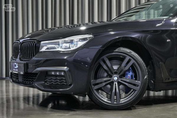 Black BMW 750 2017 in Marijampole, with an engine capacity of 3.00 L and mileage of 221 thousand km for 28450 €, photo 6 on AUTOMOTO.COM.LV