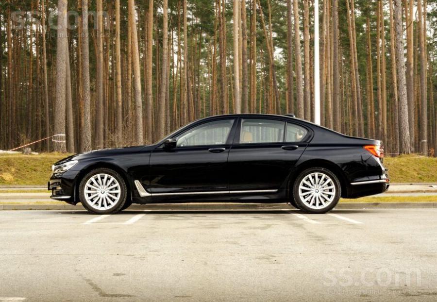Black BMW 750 2017 in Riga, with an engine capacity of 4.40 L and mileage of 127 thousand km for 28590 €, photo 5 on AUTOMOTO.COM.LV