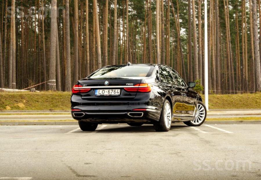 Black BMW 750 2017 in Riga, with an engine capacity of 4.40 L and mileage of 127 thousand km for 28590 €, photo 6 on AUTOMOTO.COM.LV