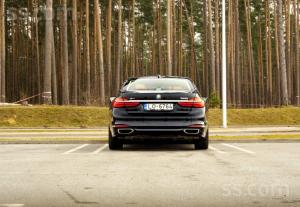 Black BMW 750 2017 in Riga, with an engine capacity of 4.40 L and mileage of 127 thousand km for 28590 €, photo 7 on AUTOMOTO.COM.LV