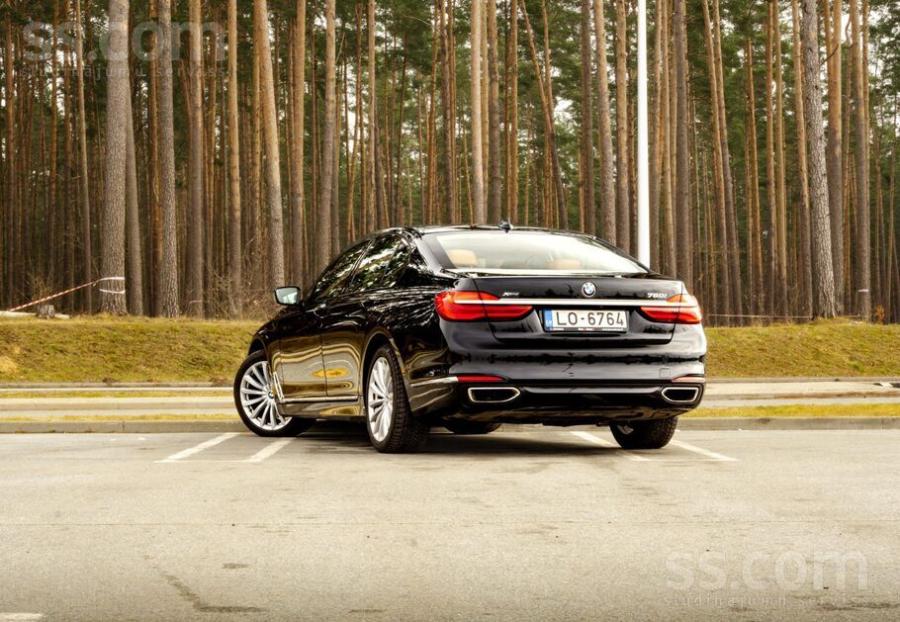 Black BMW 750 2017 in Riga, with an engine capacity of 4.40 L and mileage of 127 thousand km for 28590 €, photo 8 on AUTOMOTO.COM.LV