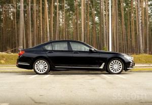 Black BMW 750 2017 in Riga, with an engine capacity of 4.40 L and mileage of 127 thousand km for 28590 €, photo 9 on AUTOMOTO.COM.LV