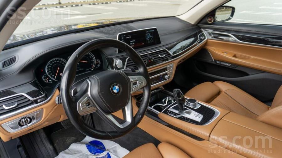 Black BMW 750 2017 in Riga, with an engine capacity of 4.40 L and mileage of 127 thousand km for 28590 €, photo 10 on AUTOMOTO.COM.LV