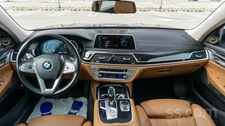 Black BMW 750 2017 in Riga, with an engine capacity of 4.40 L and mileage of 127 thousand km for 28590 €, photo 12 on AUTOMOTO.COM.LV
