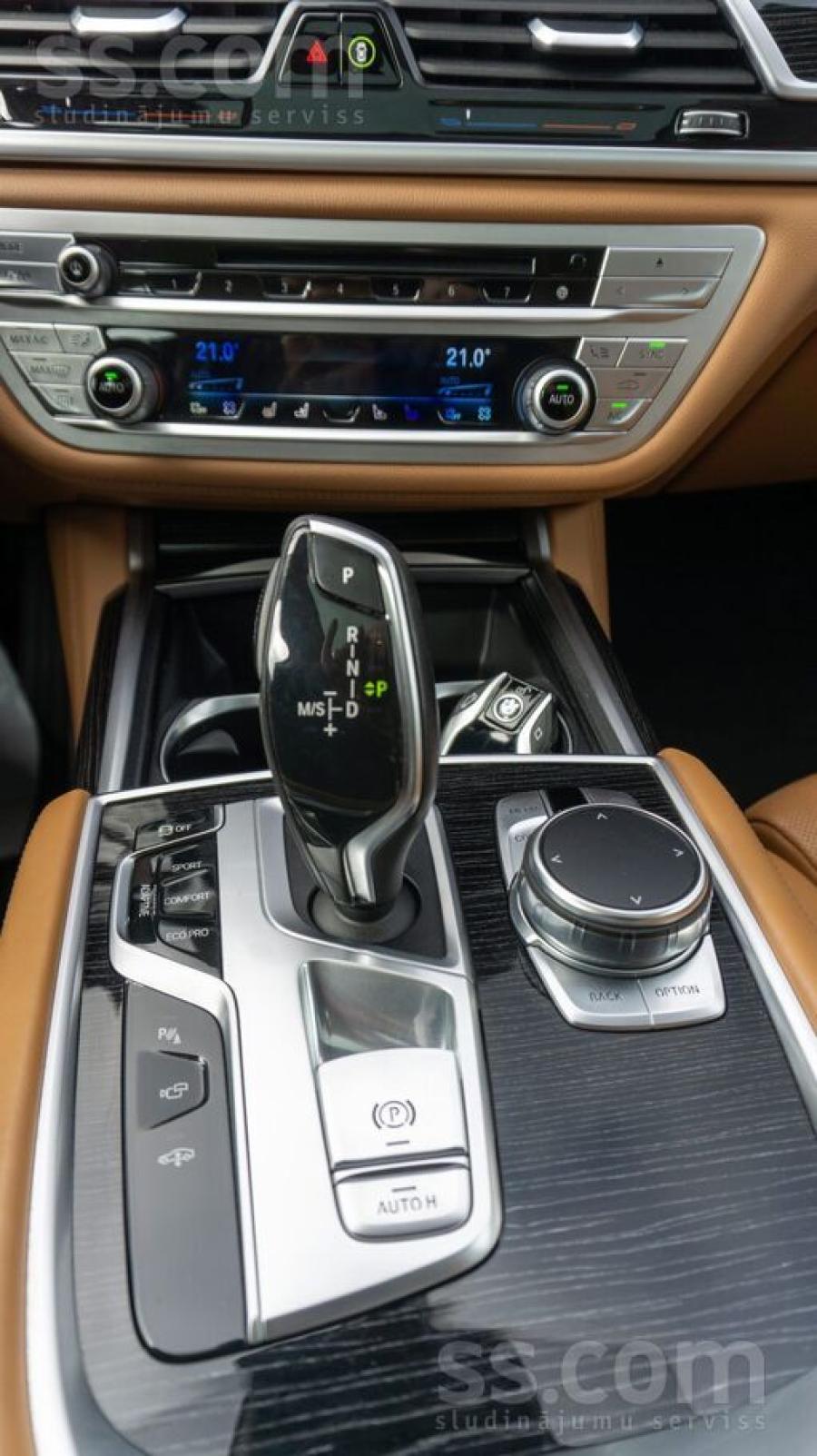 Black BMW 750 2017 in Riga, with an engine capacity of 4.40 L and mileage of 127 thousand km for 28590 €, photo 15 on AUTOMOTO.COM.LV