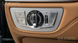 Black BMW 750 2017 in Riga, with an engine capacity of 4.40 L and mileage of 127 thousand km for 28590 €, photo 25 on AUTOMOTO.COM.LV