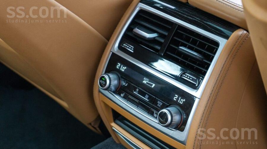 Black BMW 750 2017 in Riga, with an engine capacity of 4.40 L and mileage of 127 thousand km for 28590 €, photo 34 on AUTOMOTO.COM.LV