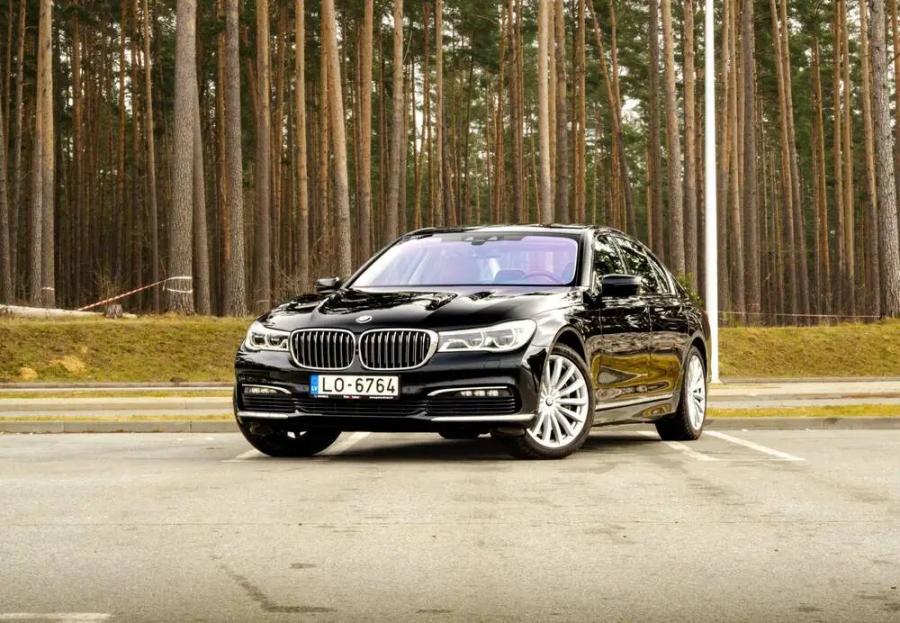 Melns BMW 750 2017 Rīga, ar dzinēja tilpumu 4.40 L un nobraukumu 127 tūkst. km par 28590 €, foto 1 vietnē AUTOMOTO.COM.LV