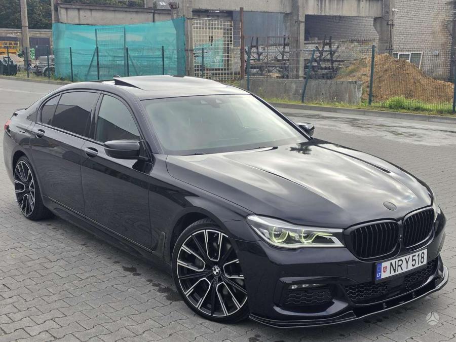Black BMW 750 2017 in Silute, with an engine capacity of 4.40 L and mileage of 190 thousand km for 20000 €, photo 4 on AUTOMOTO.COM.LV