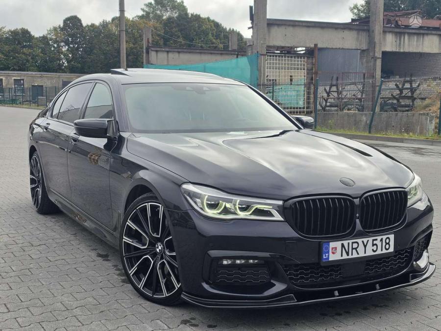 Black BMW 750 2017 in Silute, with an engine capacity of 4.40 L and mileage of 190 thousand km for 20000 €, photo 7 on AUTOMOTO.COM.LV