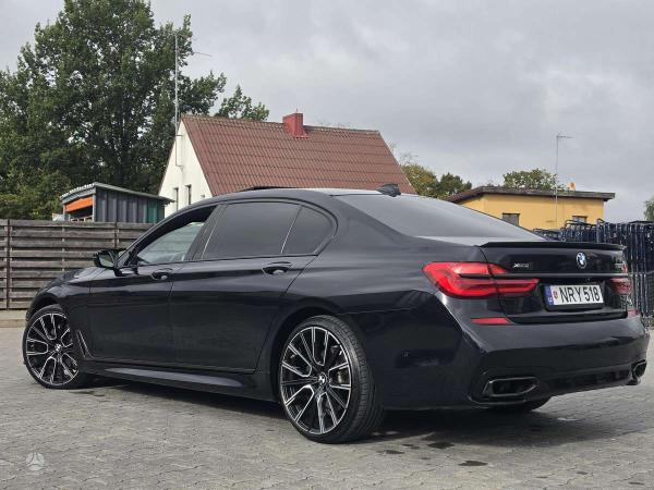 Black BMW 750 2017 in Silute, with an engine capacity of 4.40 L and mileage of 190 thousand km for 20000 €, photo 8 on AUTOMOTO.COM.LV