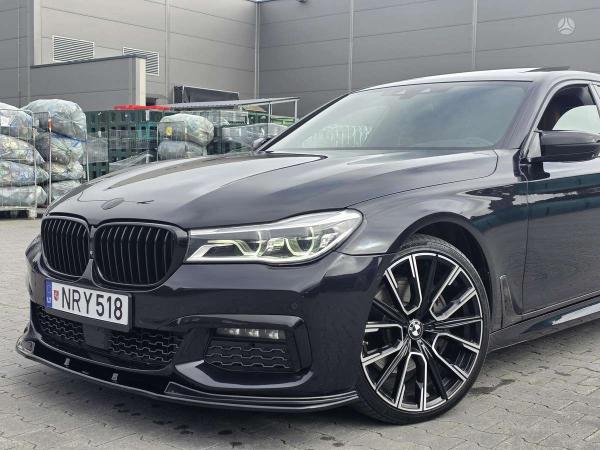 Black BMW 750 2017 in Silute, with an engine capacity of 4.40 L and mileage of 190 thousand km for 20000 €, photo 9 on AUTOMOTO.COM.LV