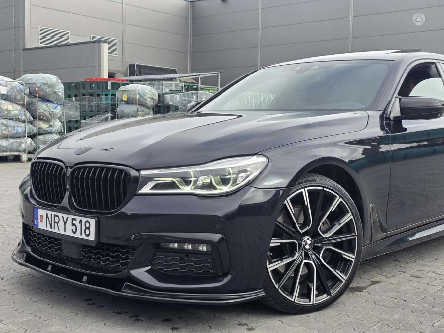Black BMW 750 2017 in Silute, with an engine capacity of 4.40 L and mileage of 190 thousand km for 20000 €, photo 9 on AUTOMOTO.COM.LV