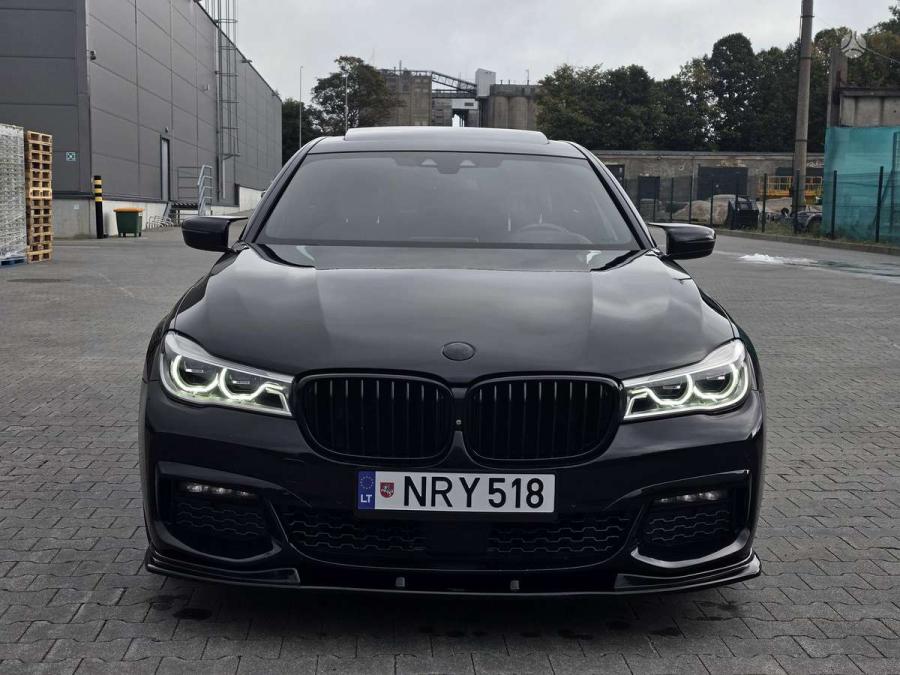 Black BMW 750 2017 in Silute, with an engine capacity of 4.40 L and mileage of 190 thousand km for 20000 €, photo 14 on AUTOMOTO.COM.LV